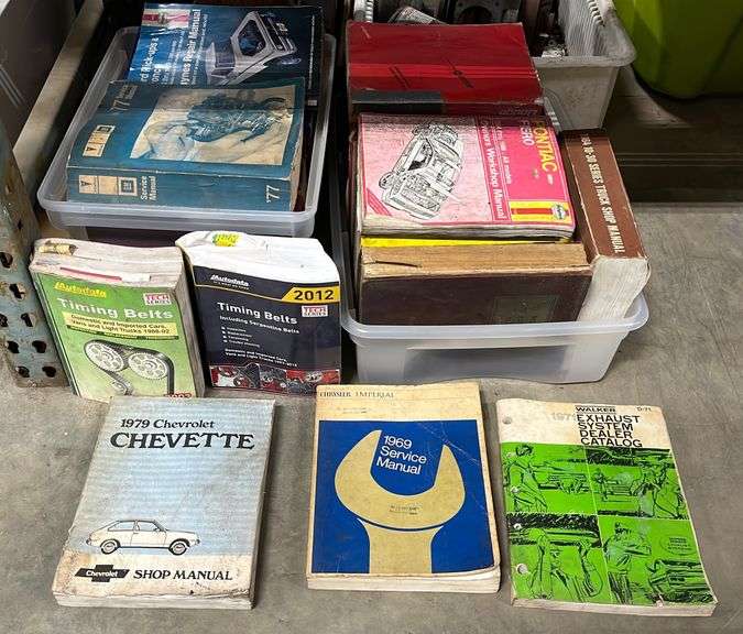 Automotive repair/parts books, good - Albrecht Auction Service
