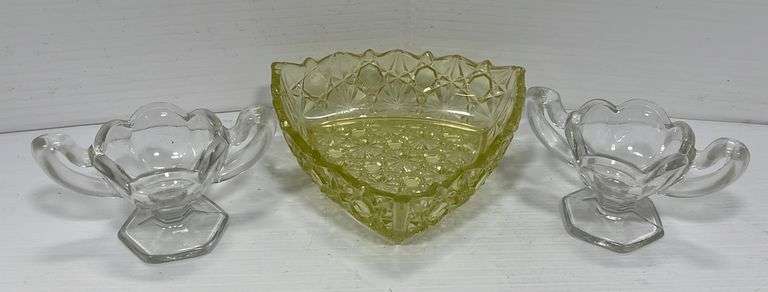 Vaseline uranium glass triangle dish, glows under black light, good ...