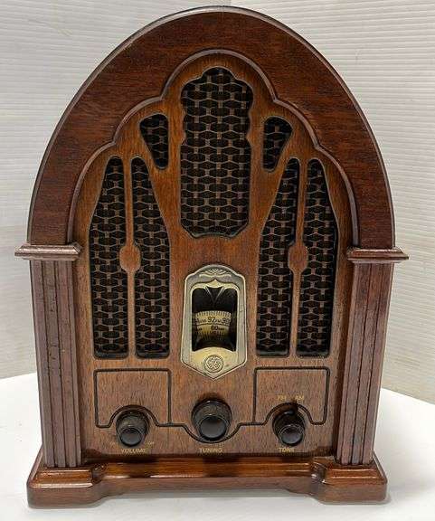 Old style general electric radio, 15"H, works well - Albrecht Auction ...