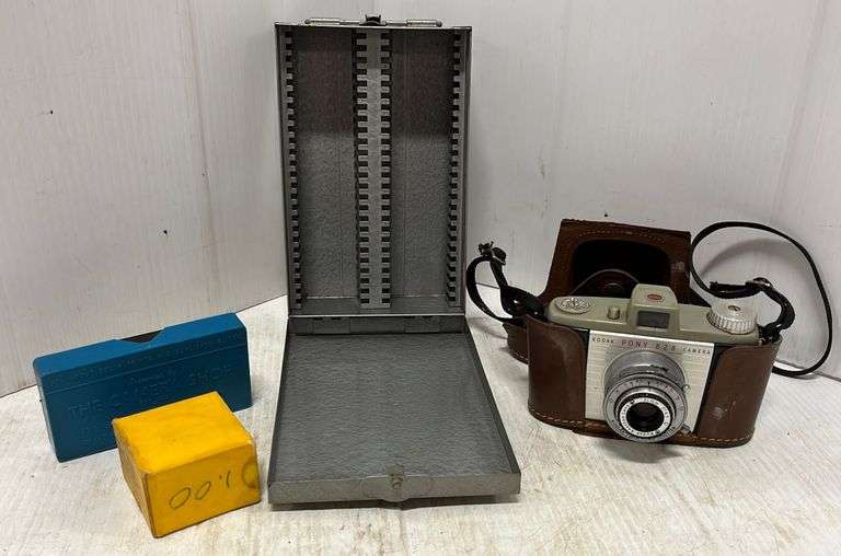 Vintage 1940s Kodak Pony 828 camera with authentic brown leather case ...