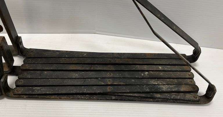 Model A/T expandable luggage rack, 16"H, some rust, still works ...