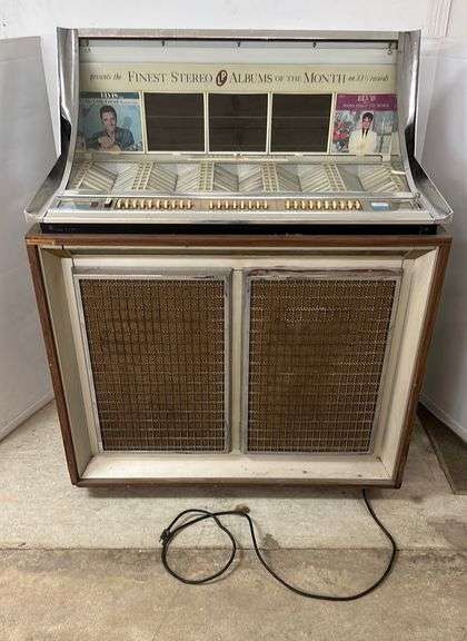 Seeburg LP console jukebox with 33 1/3 records, 46"W x 24"D x 49"H ...