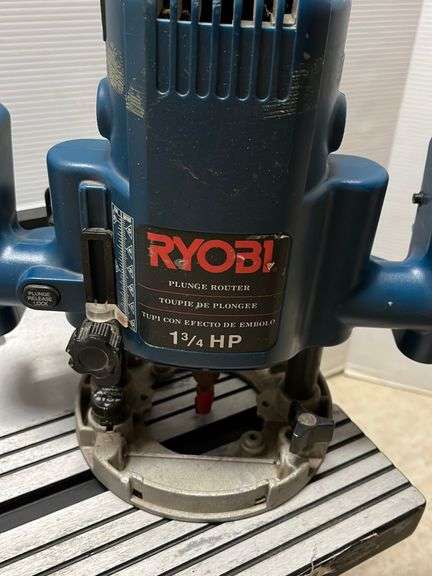 Ryobi 1 3/4 HP plunge router with a Ryobi RT101 router table, both in ...