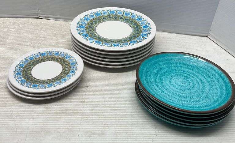 (6) Older Mel Mac 10" plates, Prolon no. 7900; (6) Melamine 9" plates ...