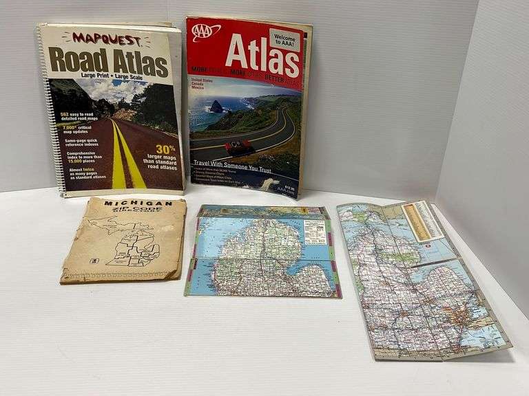 (4) Maps and an atlas book - Albrecht Auction Service