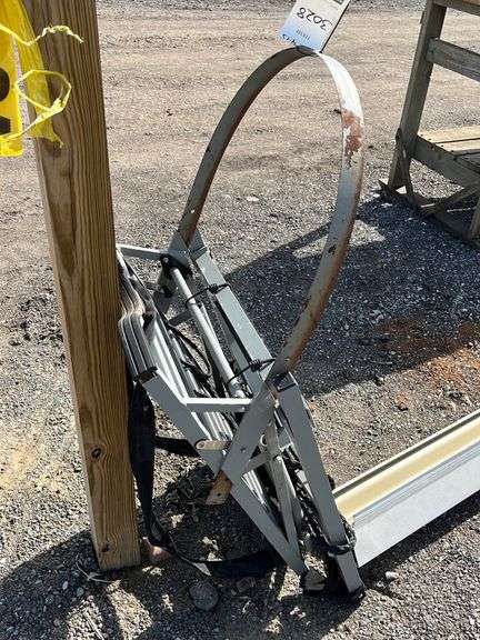 Loggy Bayou climbing tree stand with aluminum platform, 30" x 18", used ...