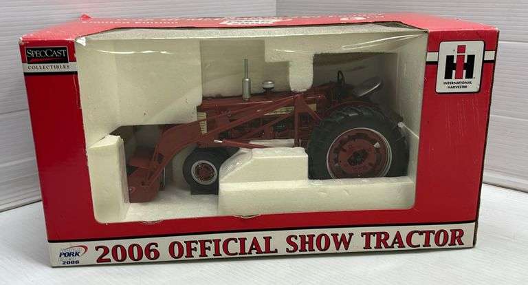 Farmall 350 with McCormick No. 33 loader, 1/16 scale, made by SpecCast ...