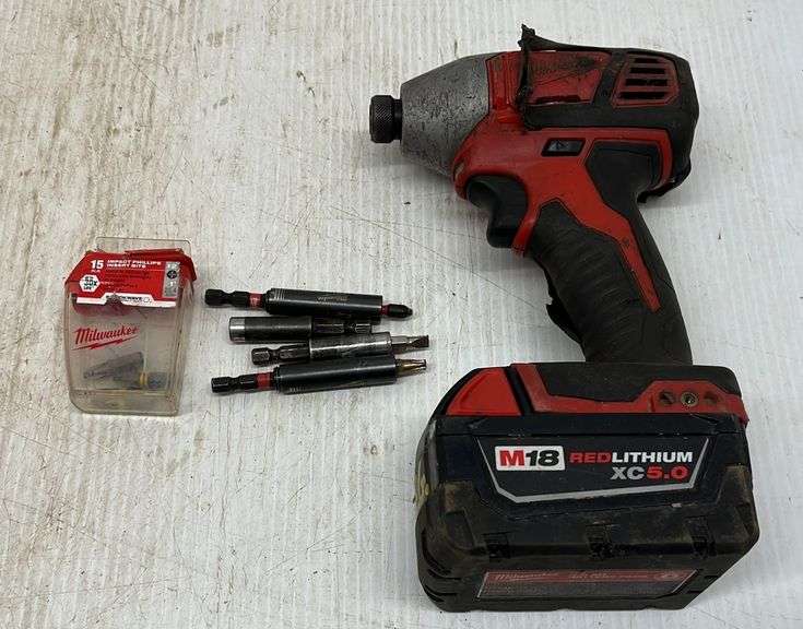 Milwaukee cordless impact driver with M18 red lithium battery XC5.0 ...