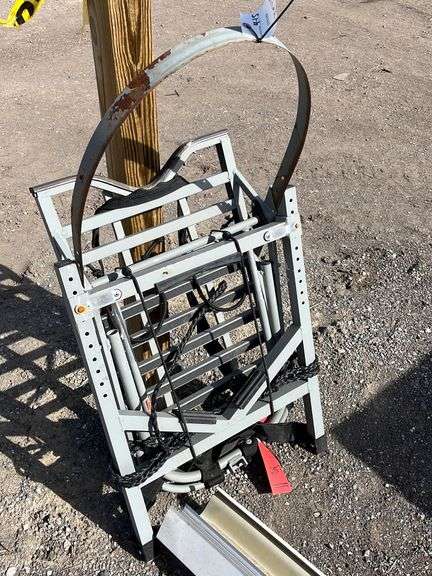 Loggy Bayou climbing tree stand with aluminum platform, 30" x 18", used ...