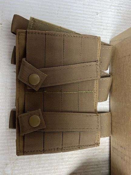 Box of 20-pieces assorted Military items, includes: Pouches, belts ...