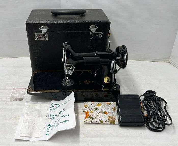 Alphasew featherweight sewing machine, comes in a carrying case, 14"W ...