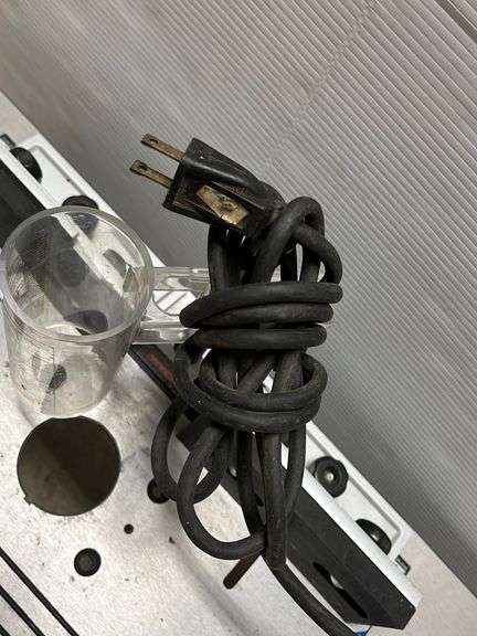 Ryobi 1 3/4 HP plunge router with a Ryobi RT101 router table, both in ...