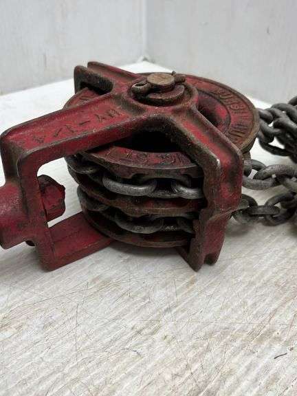 Old chain hoist, works - Albrecht Auction Service