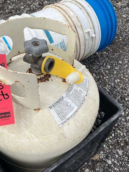 (2) Propane tanks, new style valves, one is full, one is a quarter full ...