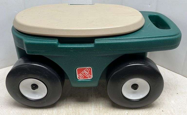 Step2 rolling garden cart, 21"L x 11"H, good - Albrecht Auction Service