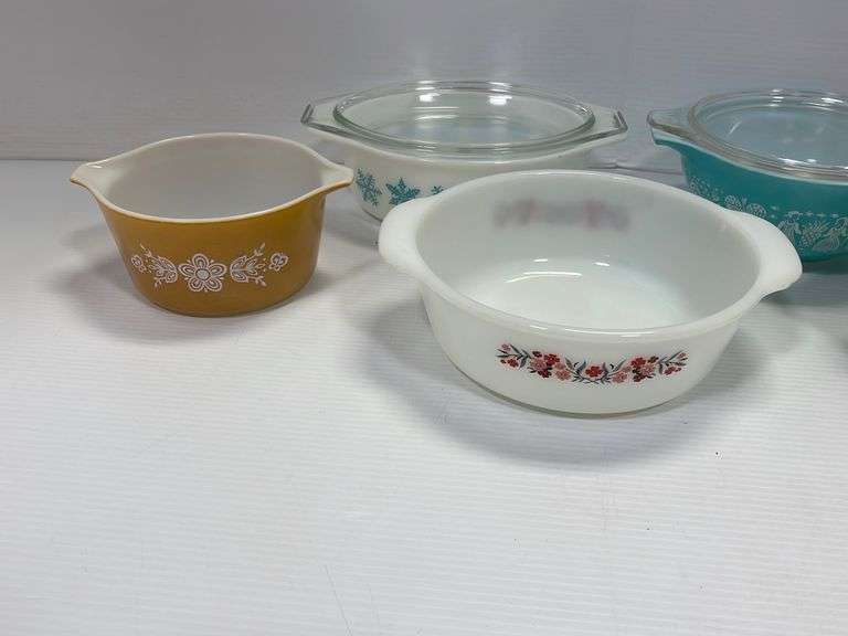 (5) Dishes, include: Pyrex 473 1-Quart baking dish, Pyrex 043 1 1/2 ...