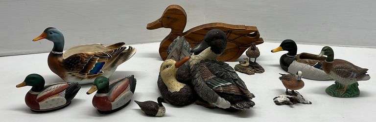 Box of duck decor - Albrecht Auction Service
