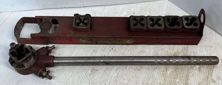 Reed manual pipe threader kit, 24", great - Albrecht Auction Service