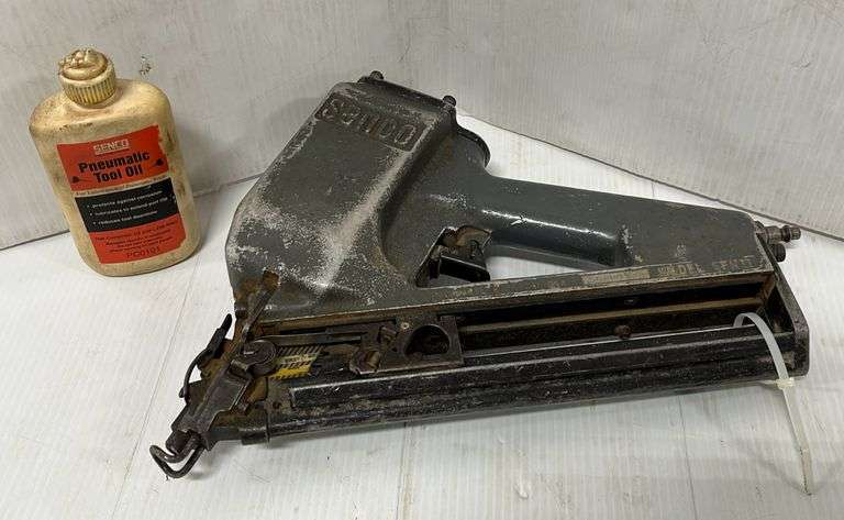 Senco air gun, spike gun, model no. SFN-11, with oil, works great ...