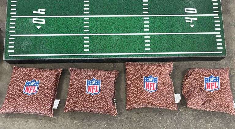 Detroit Lions corn hole boards with bags, only used a couple times ...