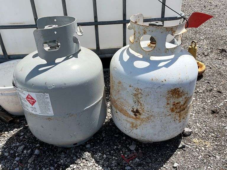 (2) Small propane tanks, used - Albrecht Auction Service