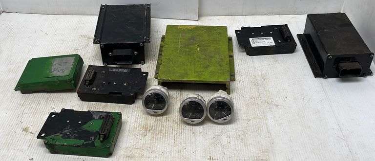 (5) Cummins Engine Co. ECMs, (2) Dumux boxes, and (3) gauges, very good ...