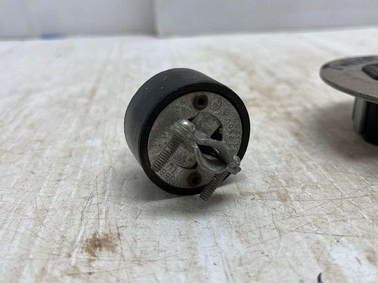 125V-240V Twist lock plug ins for secure running electric lines, never ...