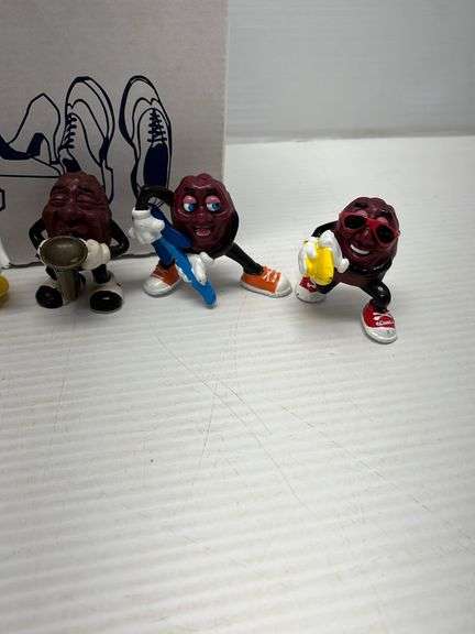 (15) Collectible vintage 1987 California Raisin figurines, include: Doo ...