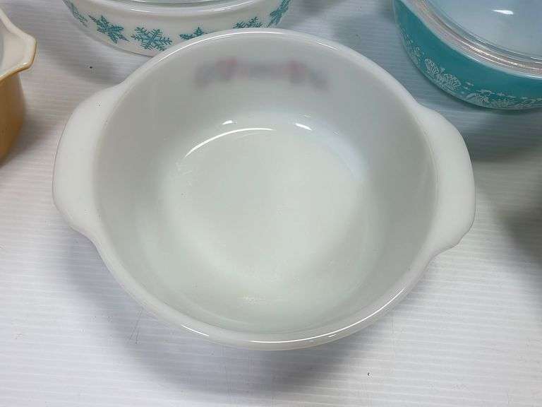 (5) Dishes, include: Pyrex 473 1-Quart baking dish, Pyrex 043 1 1/2 ...