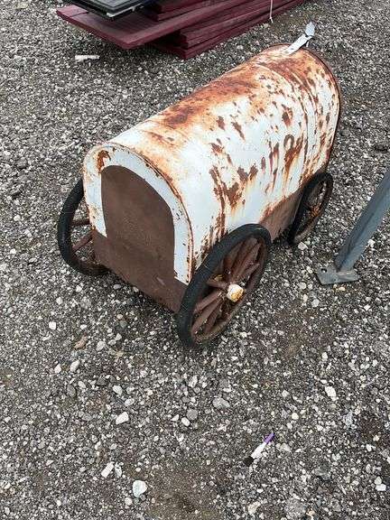 Covered wagon mailbox, rusty yard art, fair - Albrecht Auction Service