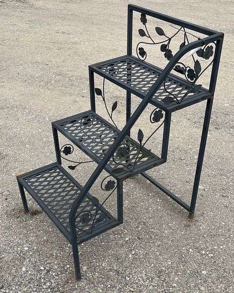 Outdoor garden step ladder, 19"W x 24"D x 31"H - Albrecht Auction Service