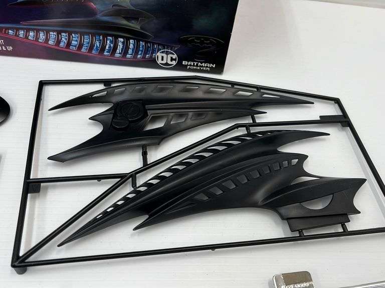 AMT Batman Forever movie Batwing plastic model 1/32 scale kit, complete ...