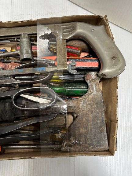 Assorted tools, hacksaw/hammer, good - Albrecht Auction Service