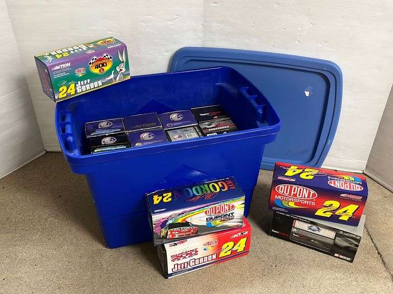 (11) Action and (4) Team Caliber NASCAR 1:24 scale diecast cars ...