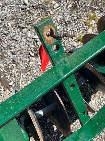 32"W Angled garden disc - Albrecht Auction Service