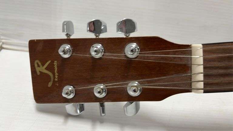 Reynolds guitar, few scratches - Albrecht Auction Service