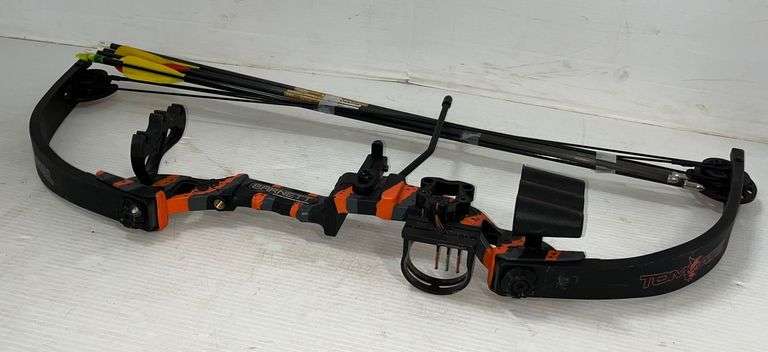Barnett compound Tomcat 2 bow with (5) arrows - Albrecht Auction Service