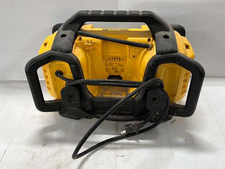 DeWALT DCR025 jobsite bluetooth charger radio - Albrecht Auction Service