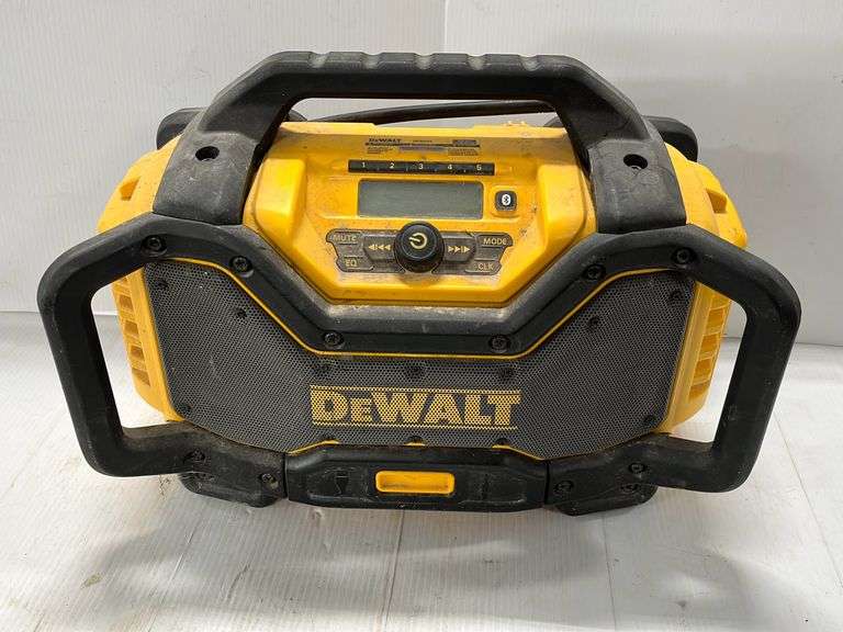 DeWALT DCR025 jobsite bluetooth charger radio - Albrecht Auction Service
