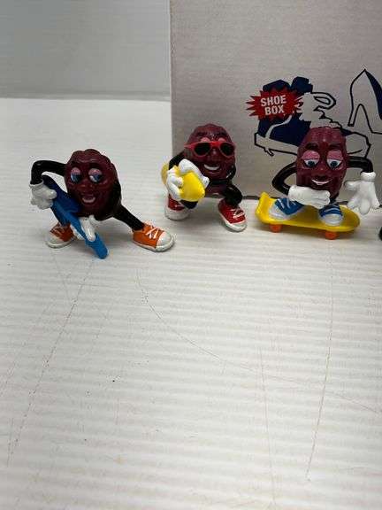 (15) Collectible vintage 1987 California Raisin figurines, include: Doo ...