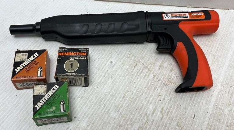 Ramset concrete nail gun with bullets, like new - Albrecht Auction Service