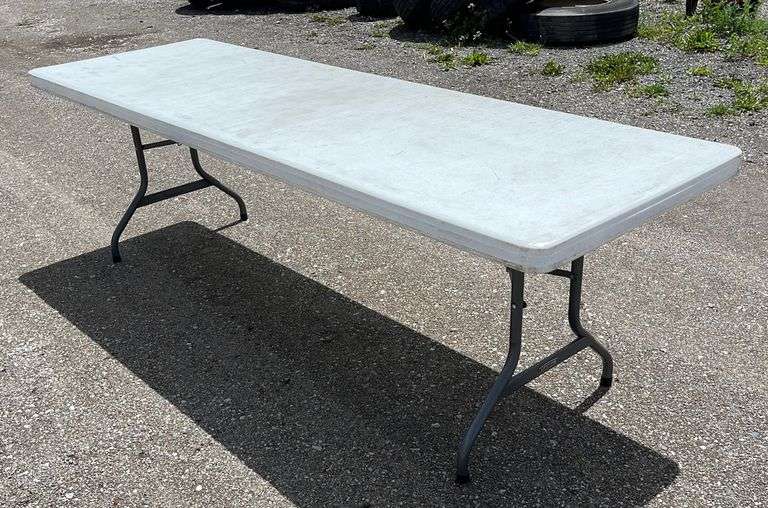 8' Heavy plastic banquet table by LifeTime Co., great - Albrecht ...