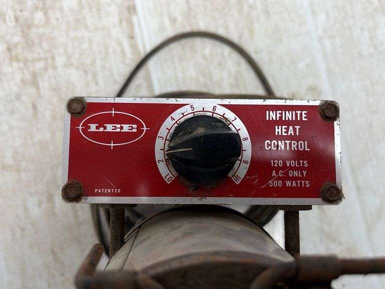 Lee electric melter with manual, 9"H - Albrecht Auction Service