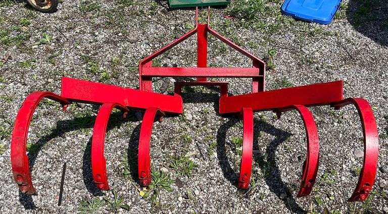 Red 3-point cultivator, 4'W, good - Albrecht Auction Service