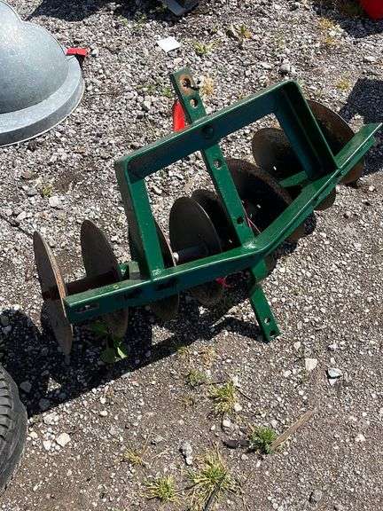 32"W Angled garden disc - Albrecht Auction Service