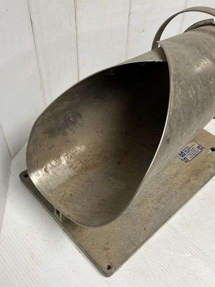 Meat horn, 27"L x 11"H, good - Albrecht Auction Service