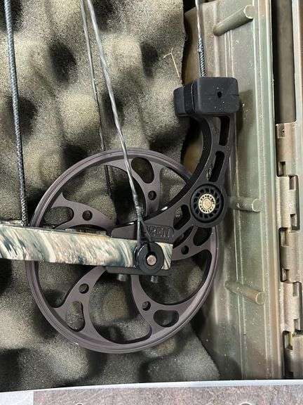 Mathews Drenalin compound bow, 30" draw with extreme sight, carolina ...