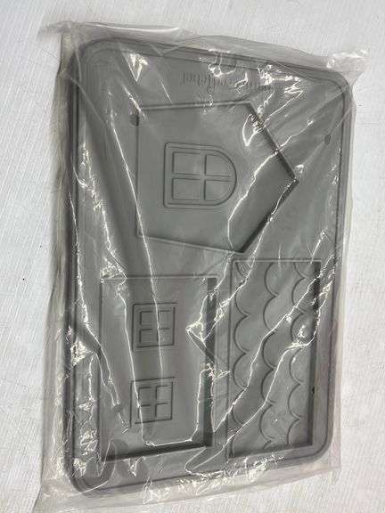 Pampered Chef cookie molds, 1-Wilson, 12" x 9" - Albrecht Auction Service