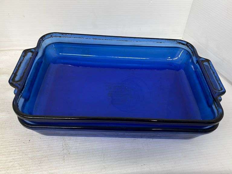 (2) Blue baking pan, (2) Pyrex dishes, bread pans, and Hamilton Beach ...