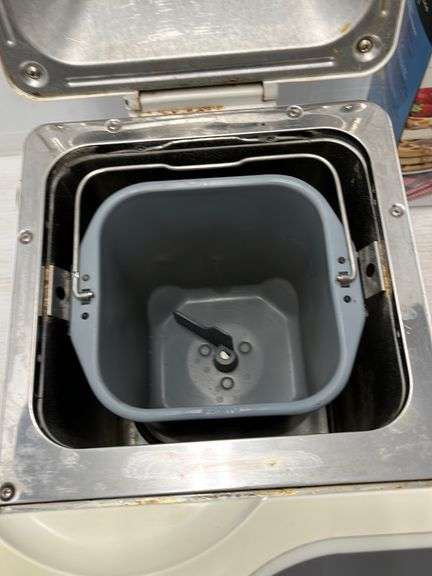 Toastmaster bread box, bread machine, makes 1 1/2 to 2 lb. loaf ...